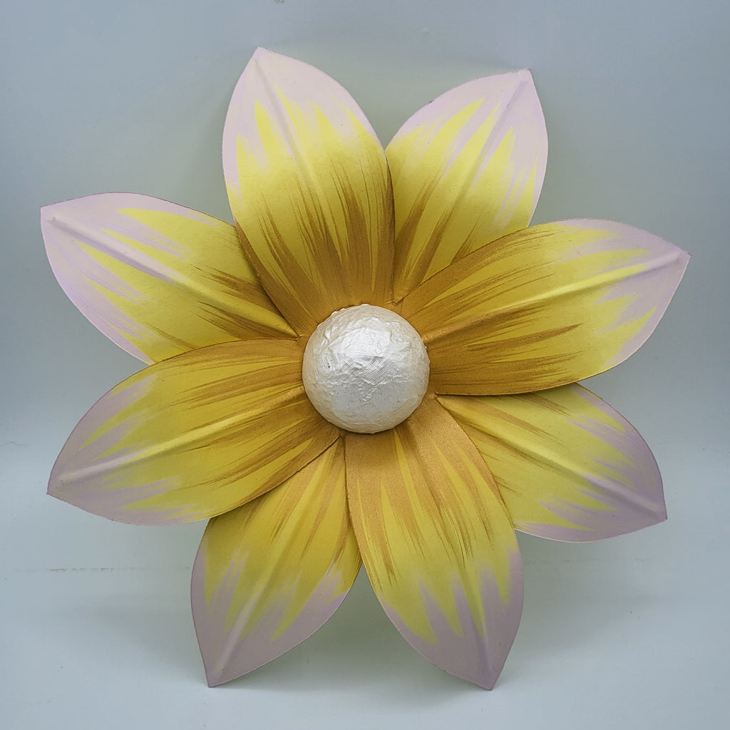 Small Maia House Float Flower – Miette
